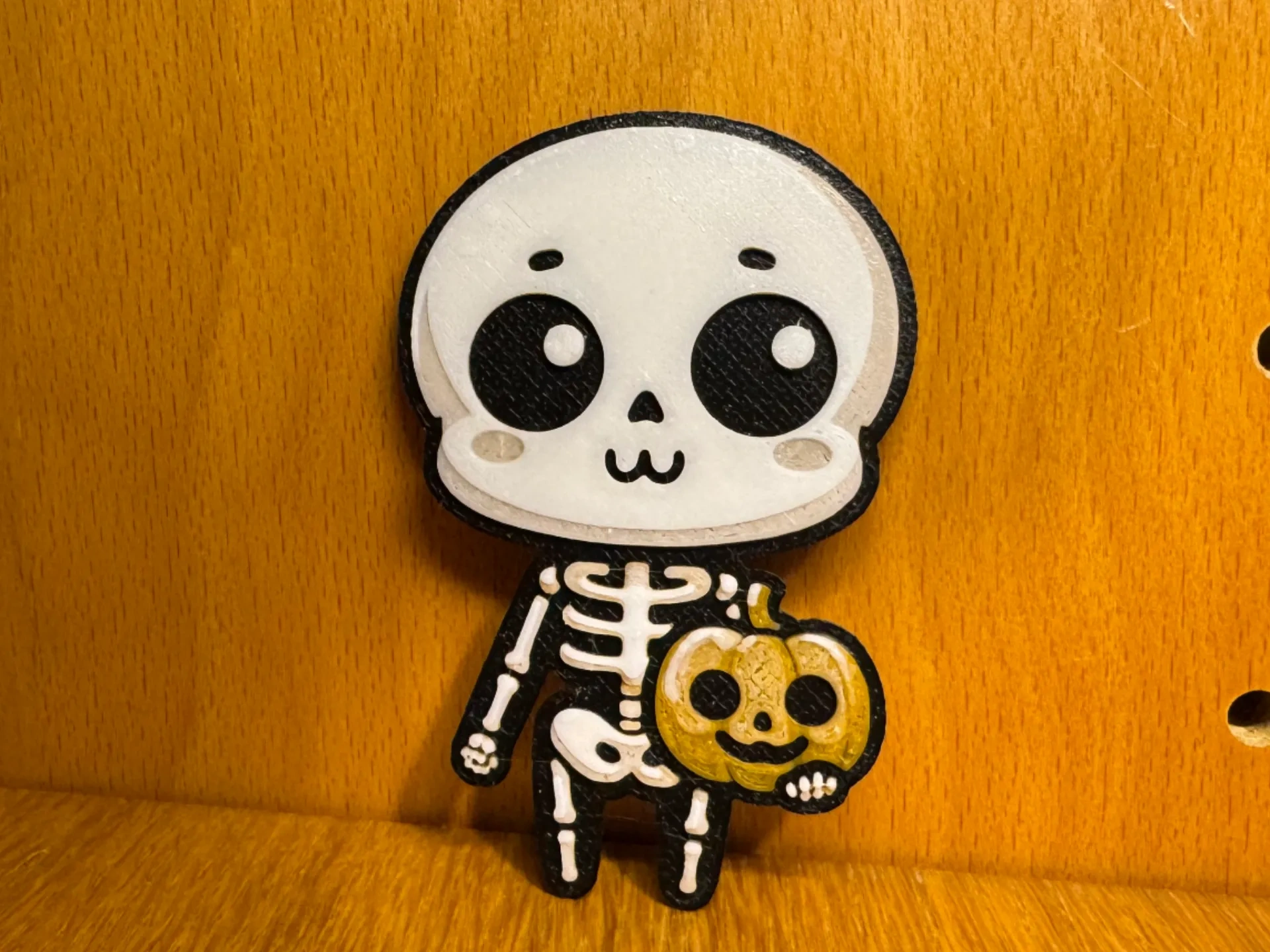 Cute Skeleton with Pumpkin (HueForge) 来自 extrakaeseMakerWorld：免费下载 3D 模型