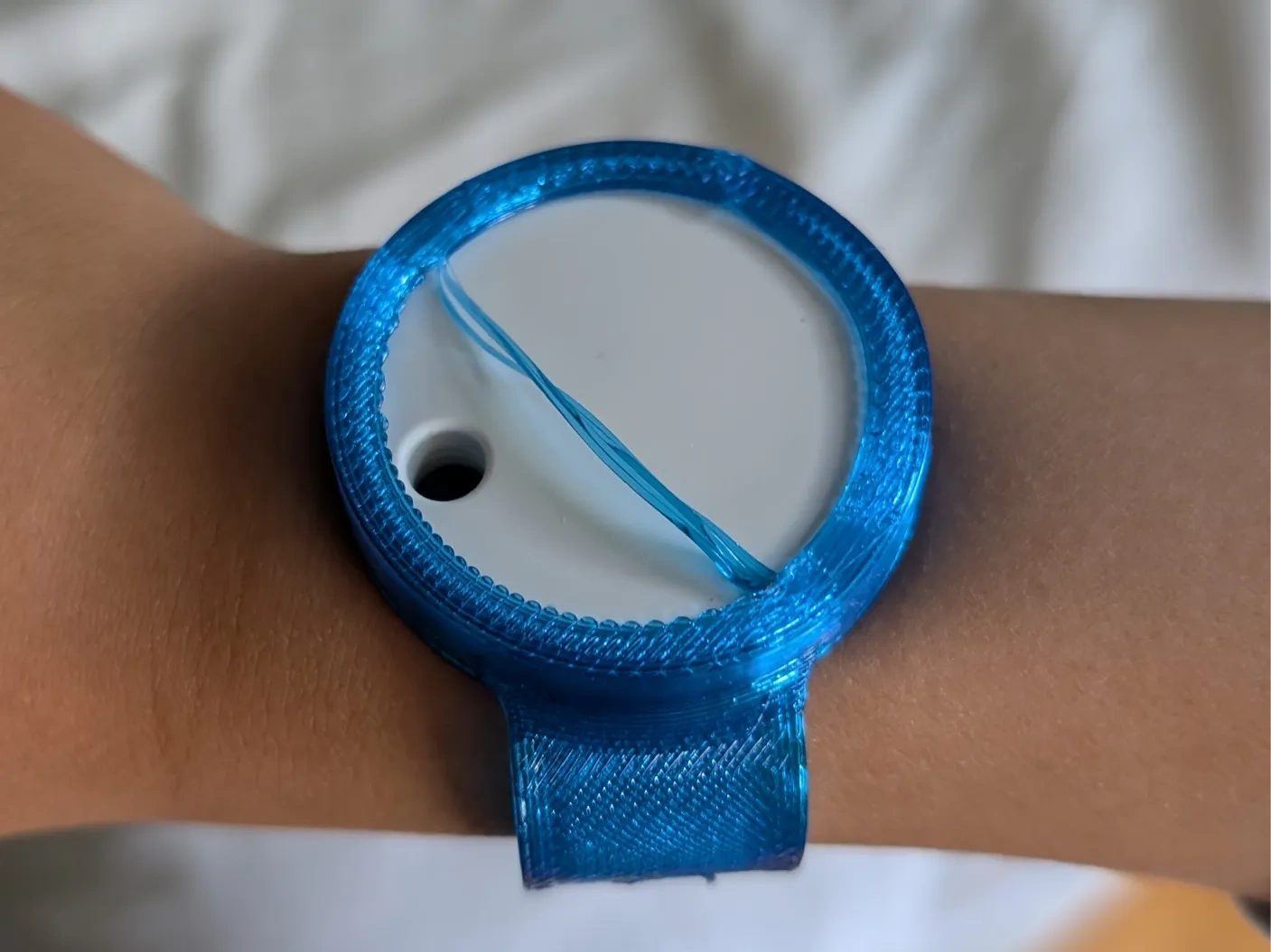 Chipolo ONE Point 腕带 儿童 来自 IntelliJens Design MakerWorld：免费下载 3D 模型