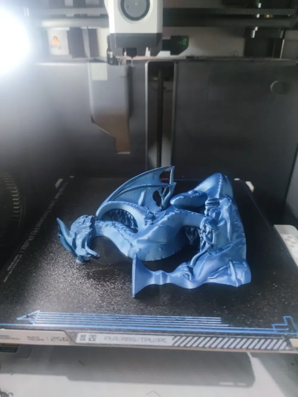 龙形烛台——火焰守护者 来自 Eclipse 3DMakerWorld：免费下载 3D 模型