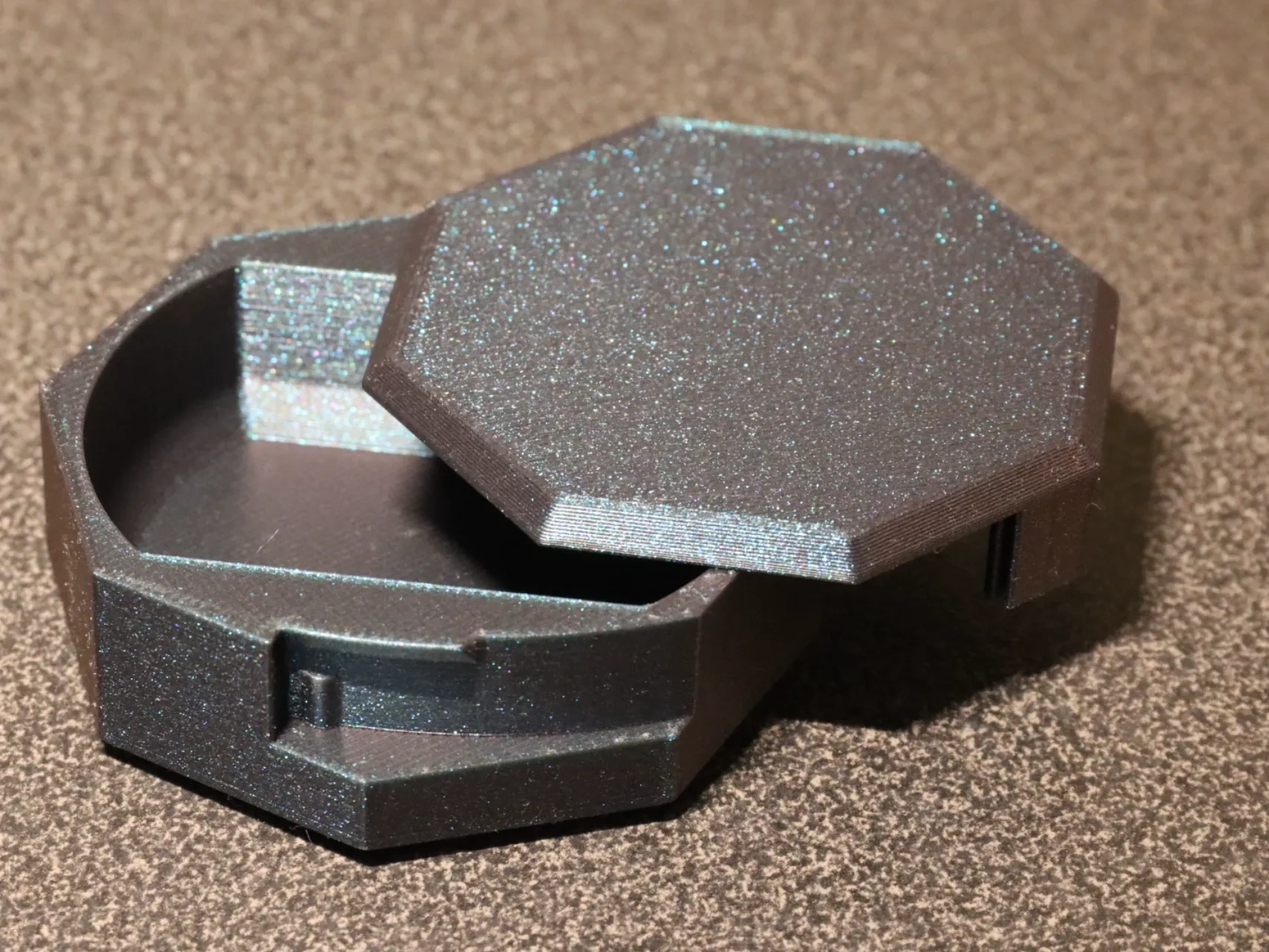 Octagonal Pivot Top Box 来自 Wet PLA Guru - MakerWorld