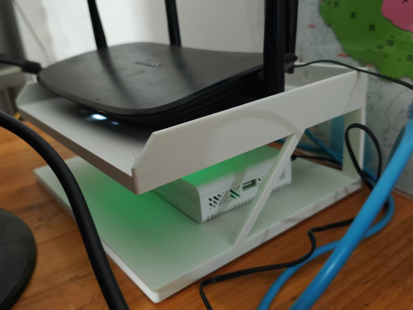 放光猫和路由器的架子 WIFI modem挂墙架 桌面置物架 来自 同尘MakerWorld：免费下载 3D 模型