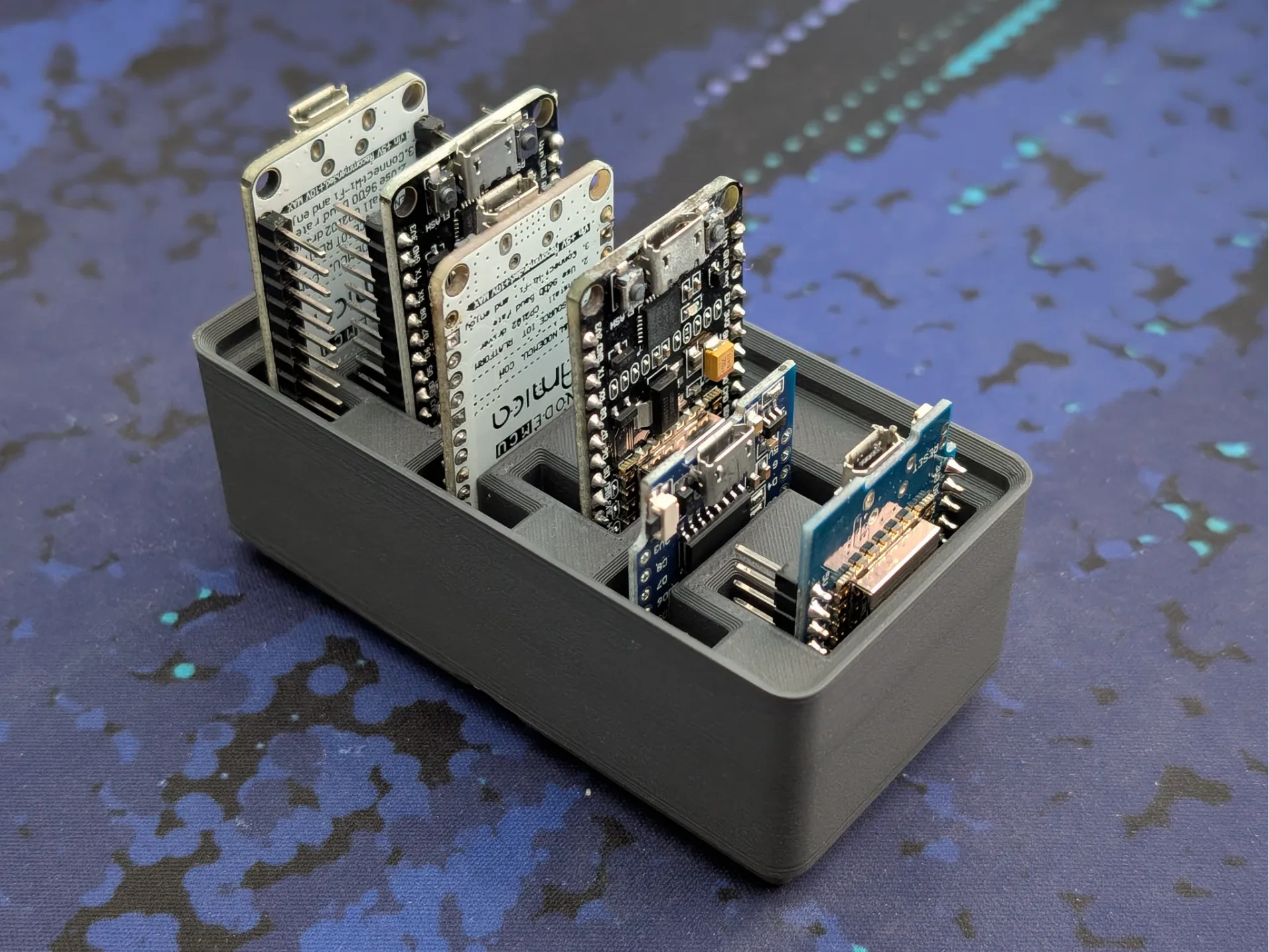 Gridfinity ESP32/8266 支架 (22.86mm 针脚间距) 来自 Syvel Engineering MakerWorld：免费下载 3D 模型