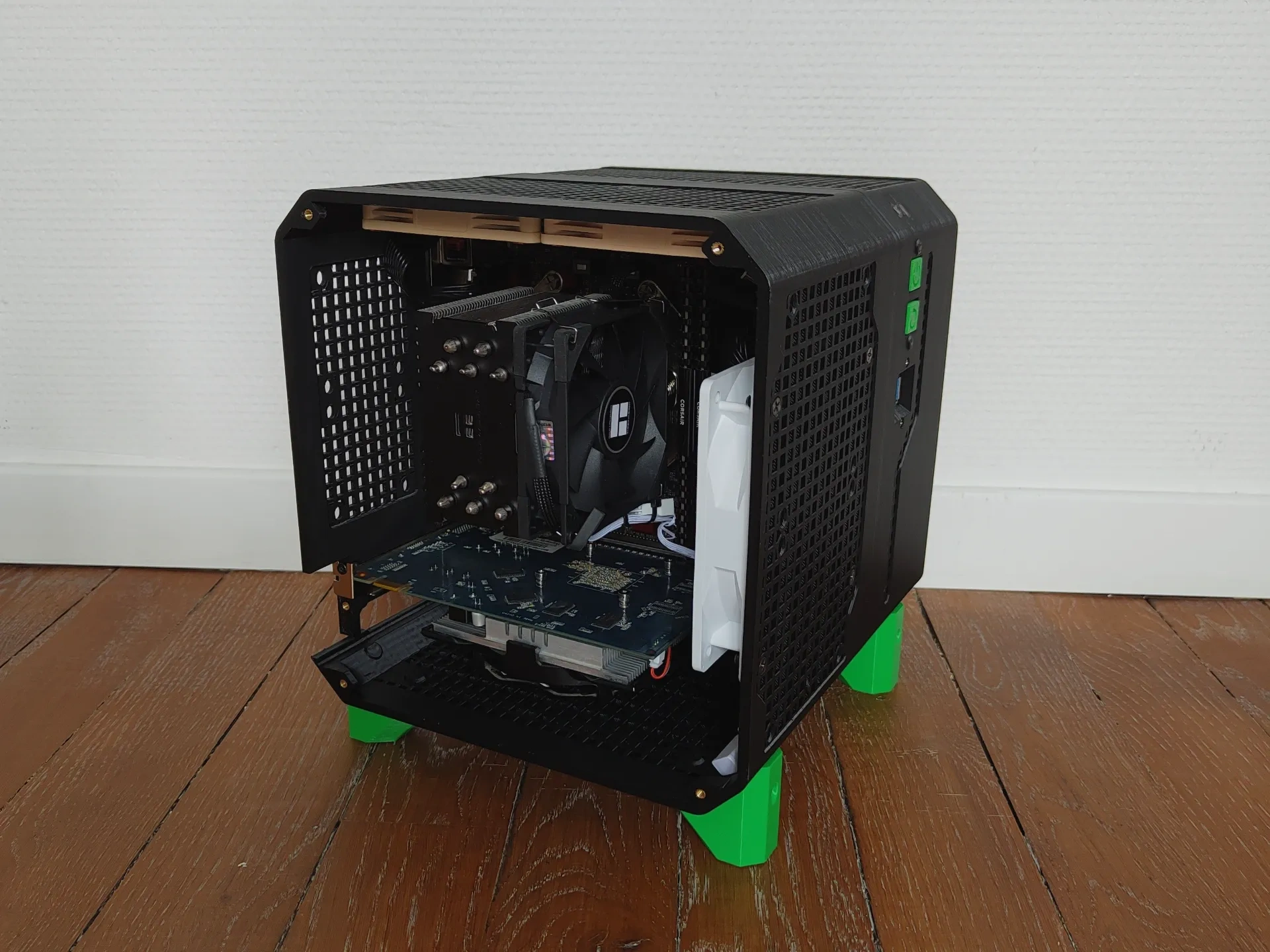 LxW基础款——一款为低预算装机打造的3D打印ITX机箱 来自 LxW MakerWorld：免费下载 3D 模型