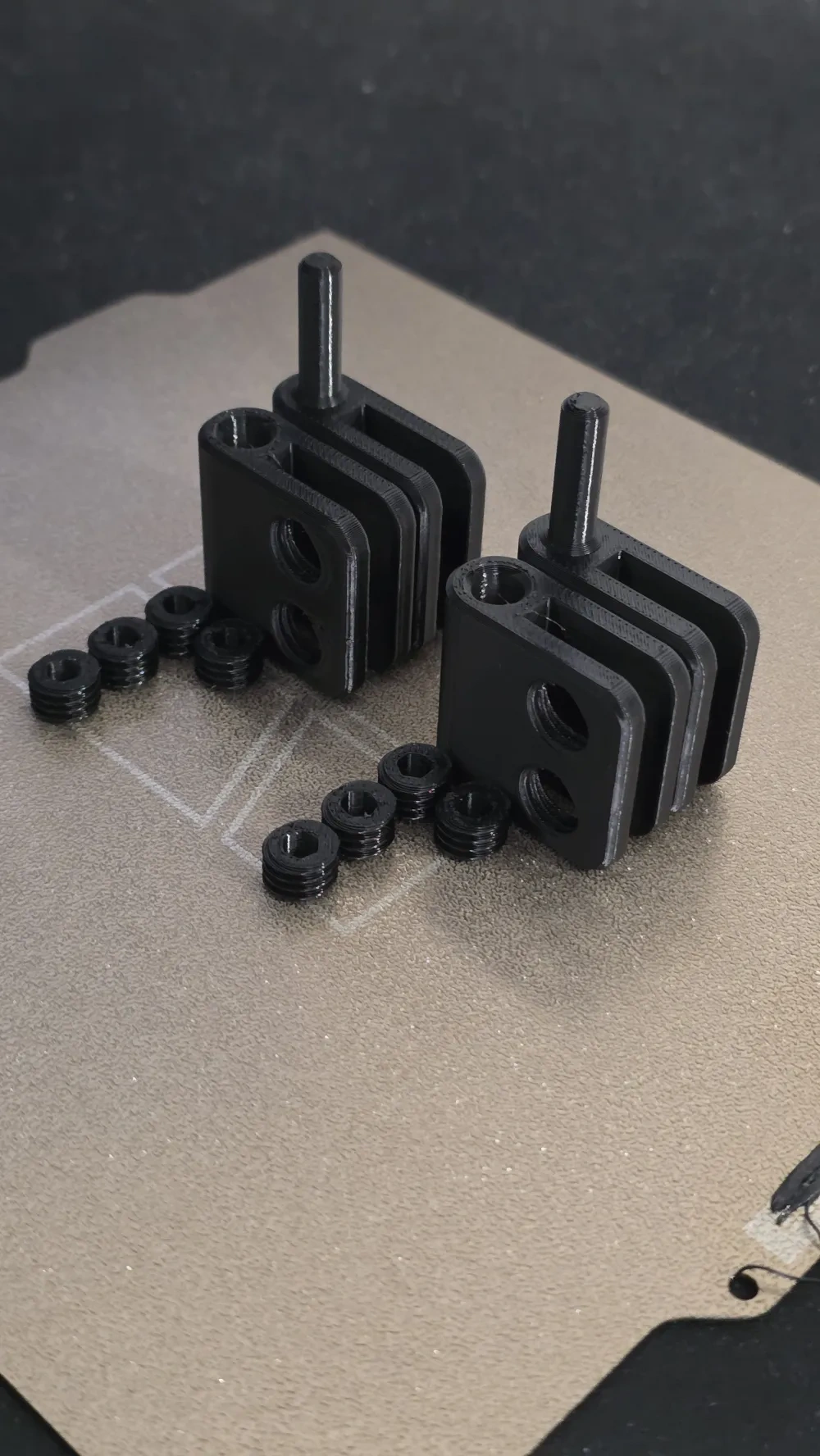 5毫米玻璃铰链安装座 - 快速释放 来自 Myoghi.art MakerWorld：免费下载 3D 模型