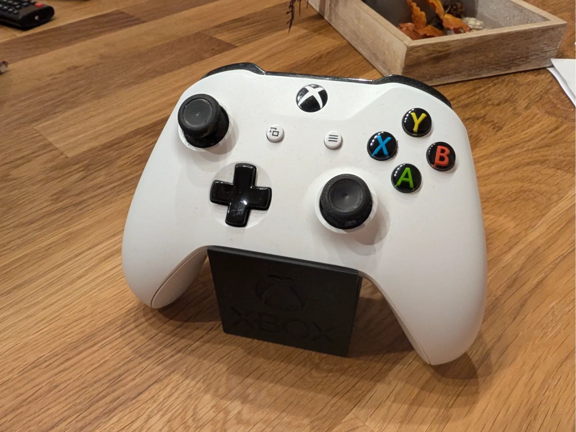 XBOX Controller Stand Single 来自 Spin3D - MakerWorld