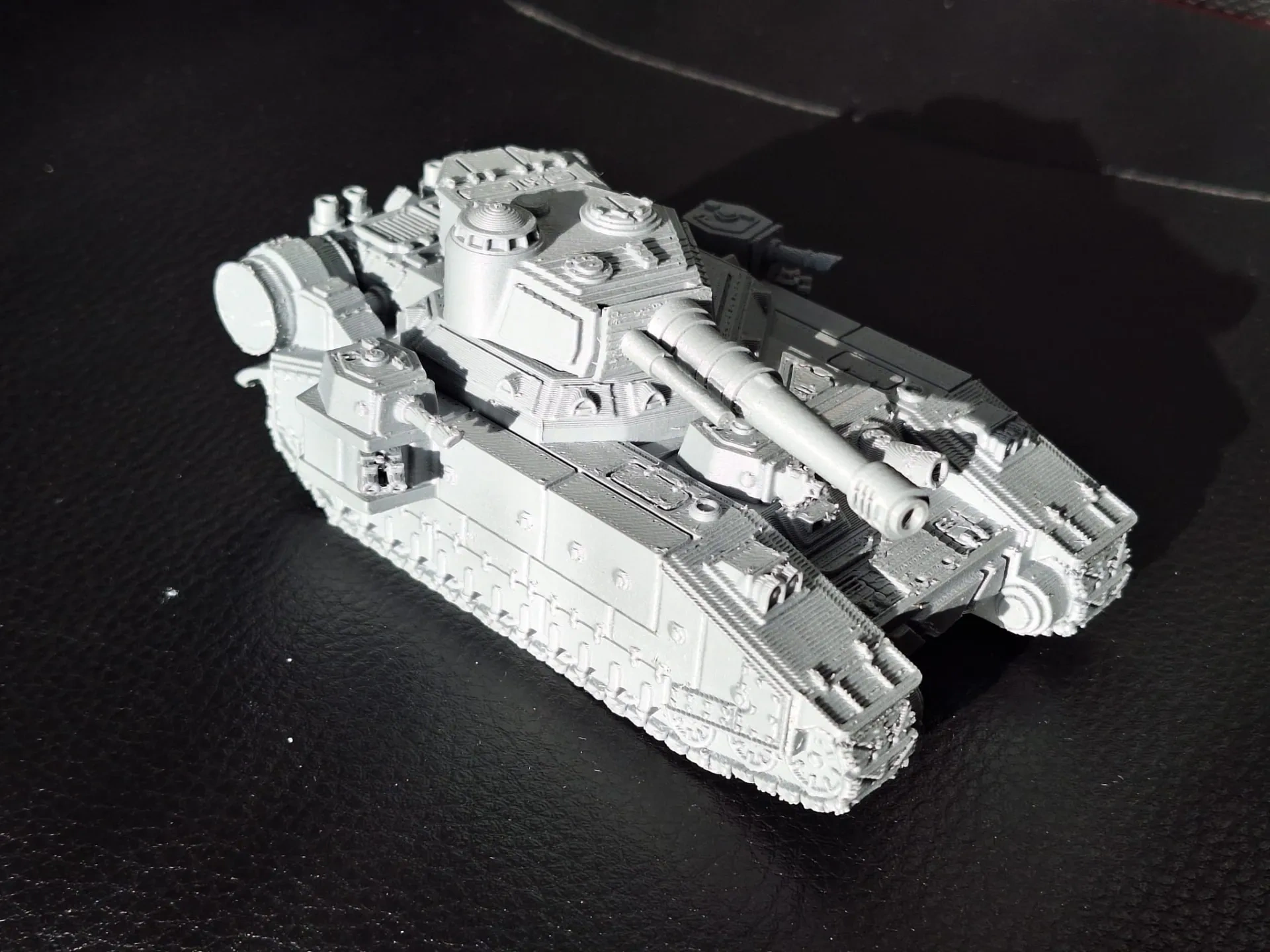 Warhammer Baneblade Tank 来自 Waffles - MakerWorld