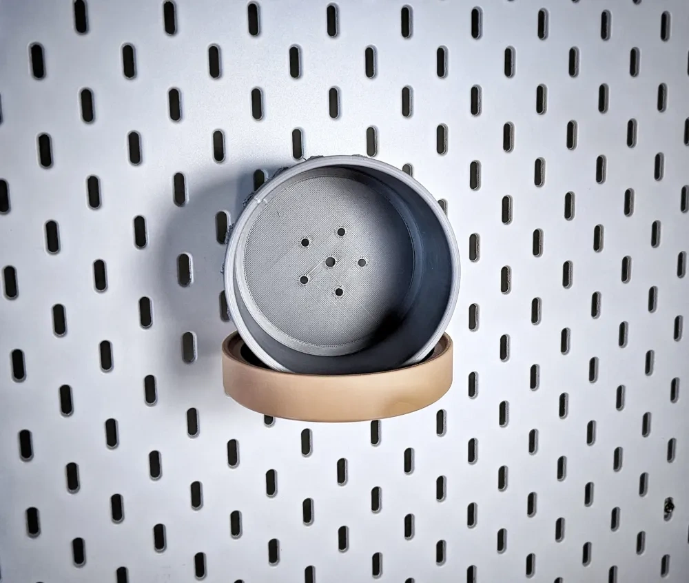 现代斯堪迪克壁挂式花盆带滴水盘 来自 zomb MakerWorld：免费下载 3D 模型