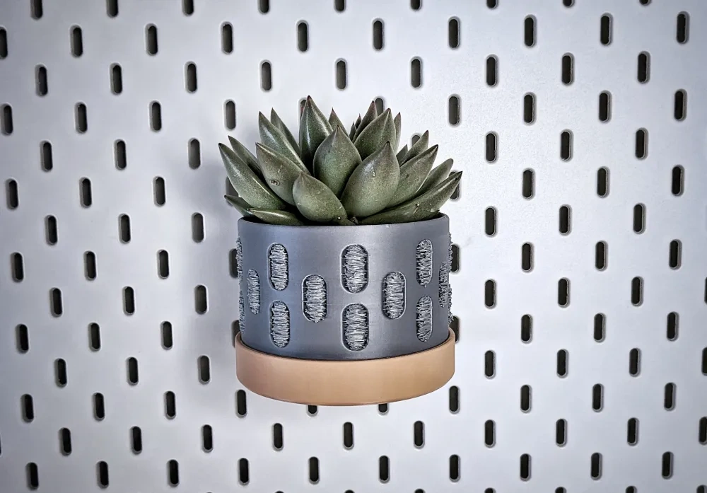 现代斯堪迪克壁挂式花盆带滴水盘 来自 zomb MakerWorld：免费下载 3D 模型