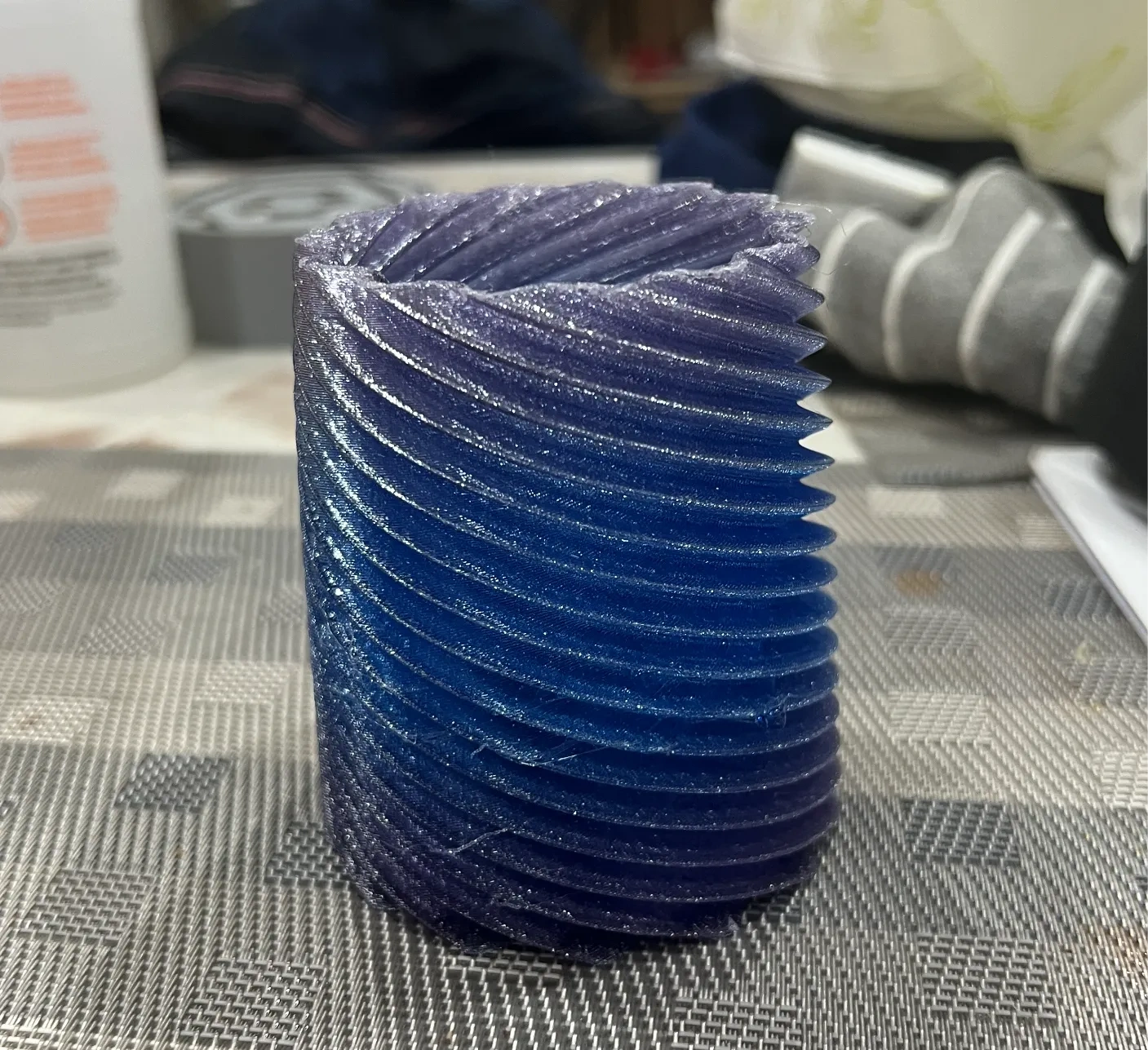 Elegant swirled Pen Cup / Vase 来自 SiamPumpkin - MakerWorld