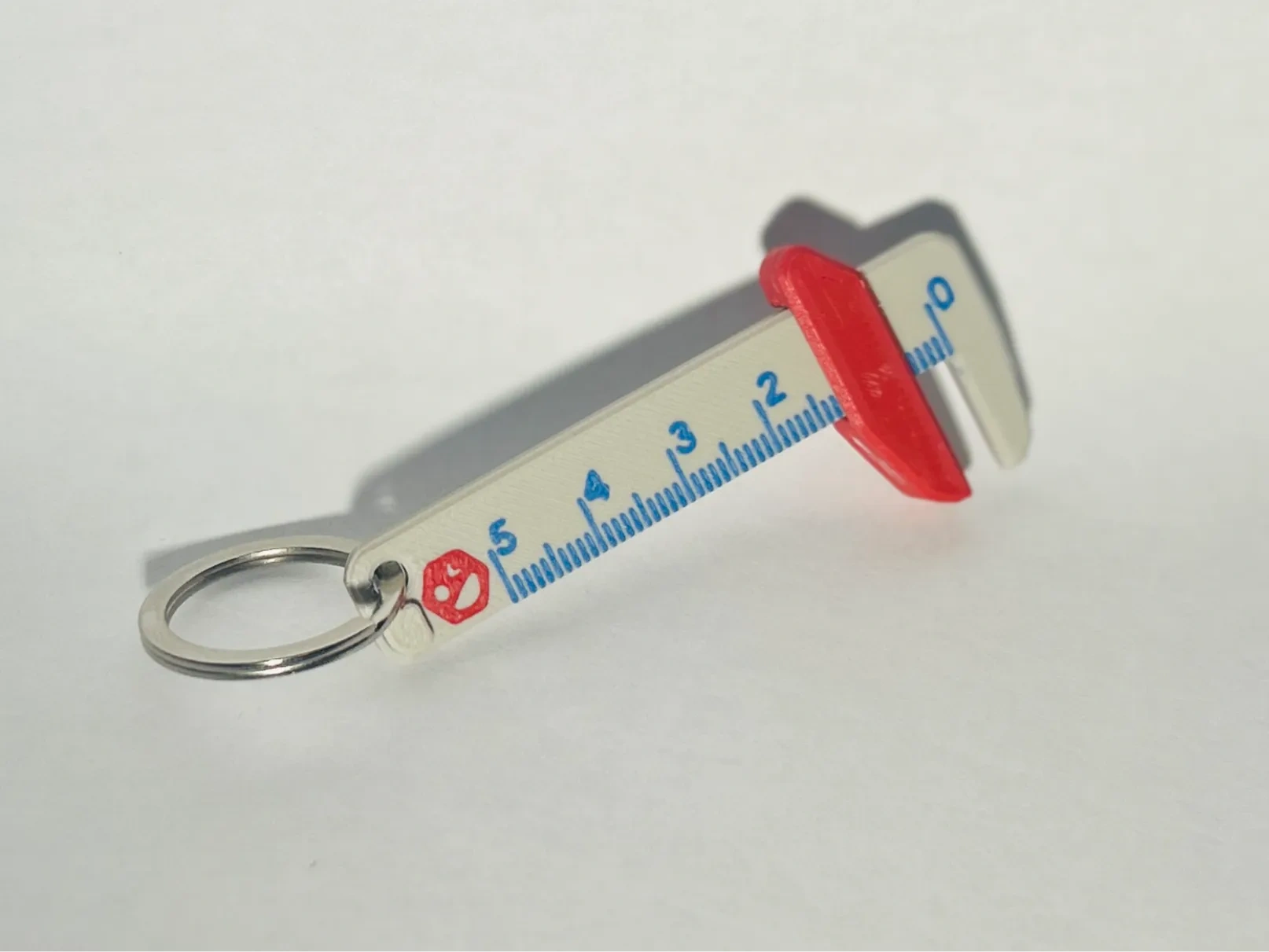 Miniature Keychain Caliper 来自 Don't Panic Studio - MakerWorld