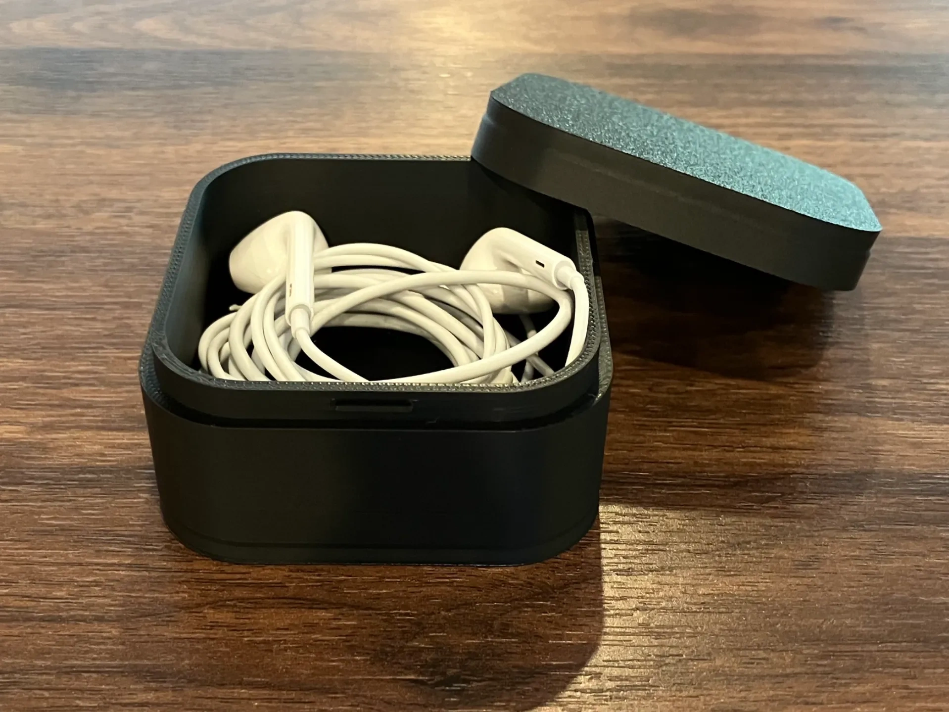 Wired Earbuds Case 来自 3D Model Lab - MakerWorld