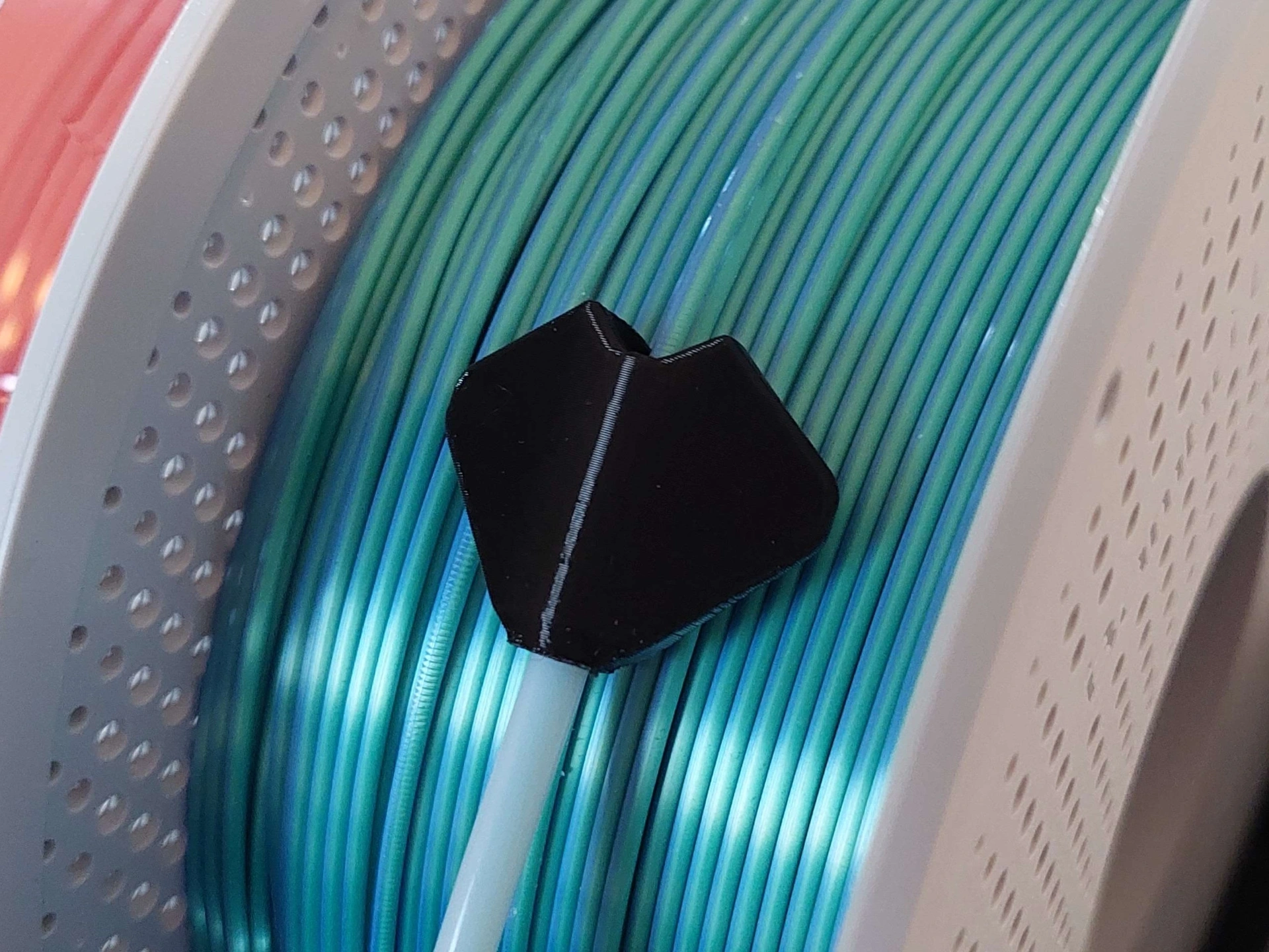 Slim Filament Guide for AMS saver 来自 Golub17 - MakerWorld