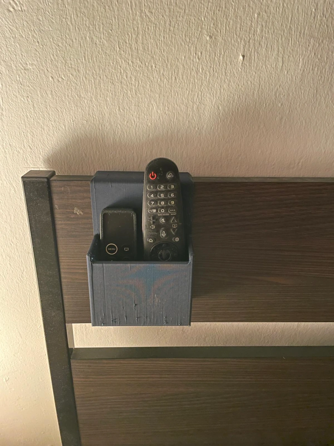 Remote Control caddy/hanger 来自 Zekey3 - MakerWorld