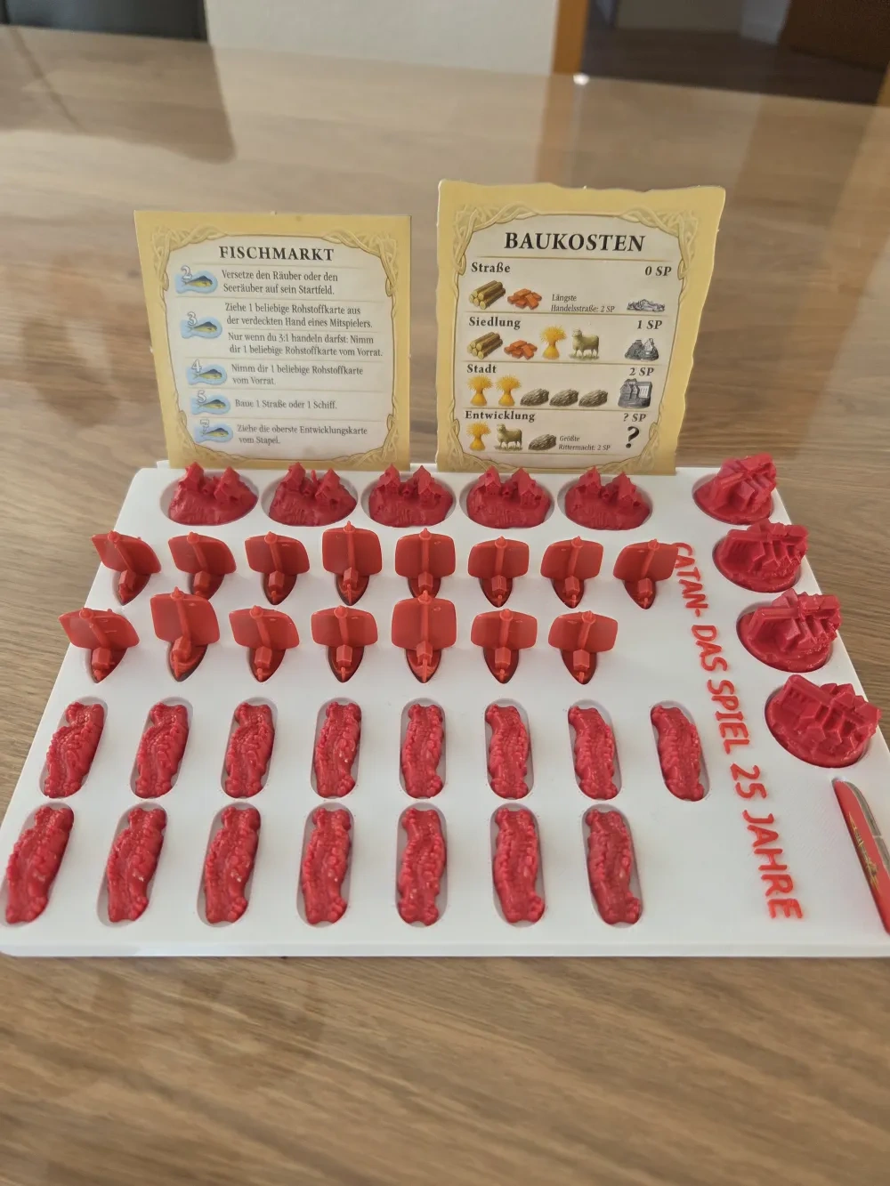 卡坦岛棋子展示架 德语 25周年纪念 - 免费 3D 打印模型 - MakerWorld