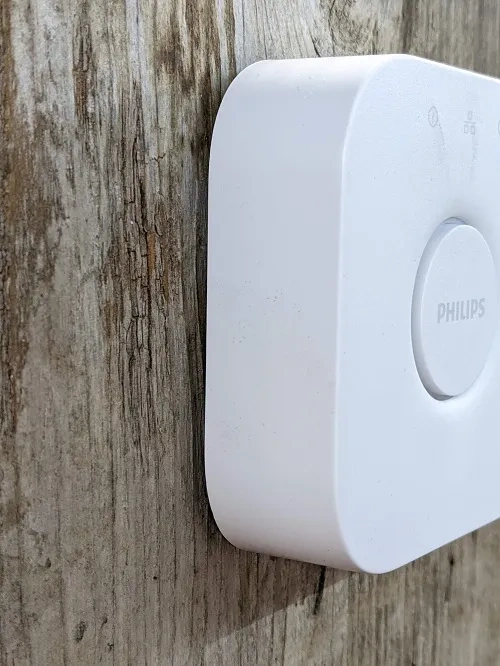 Philips Hue Bridge 无损壁挂集线器 - 免费 3D 打印模型 - MakerWorld
