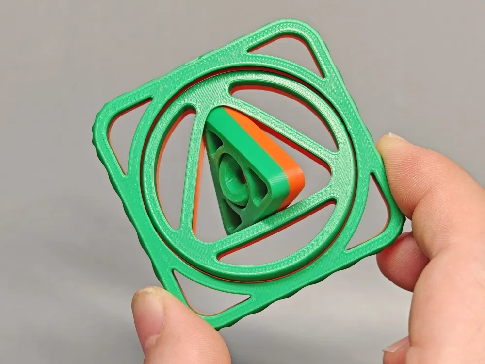 旋转几何 三角形旋转陀螺 TC4-0304 来自 志趣空间 MakerWorld：免费下载 3D 模型