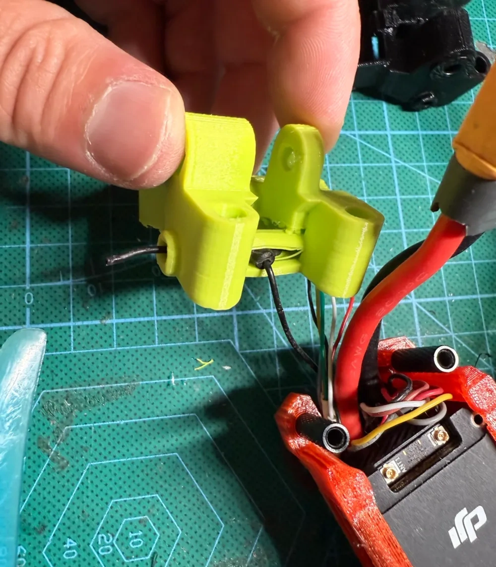 Geprc Mark 5 LR 天线座+GPS座 来自 UZ 樟木 MakerWorld：免费下载 3D 模型