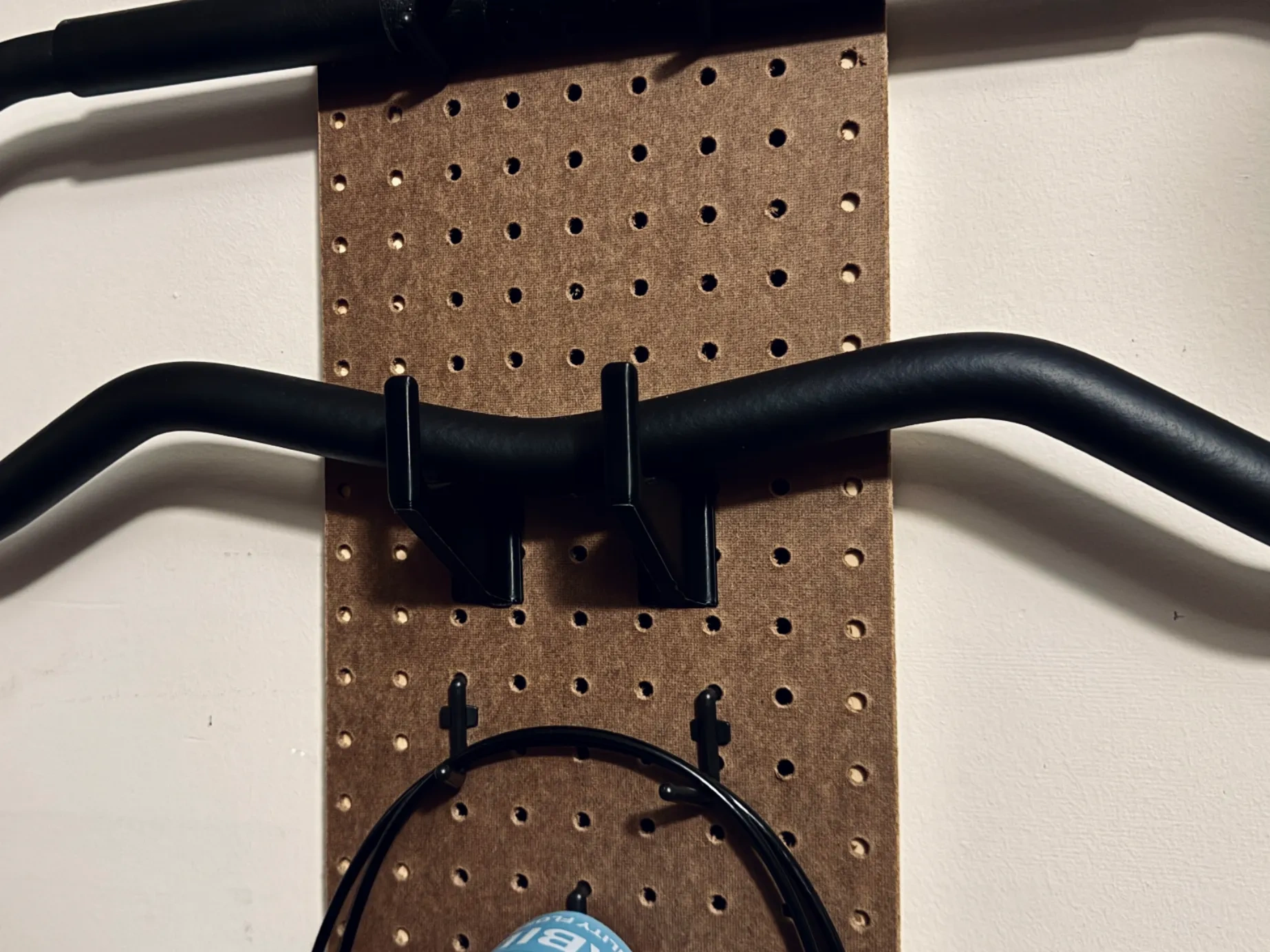 Curl Bar Peg Board Rack 来自 Chris - MakerWorld