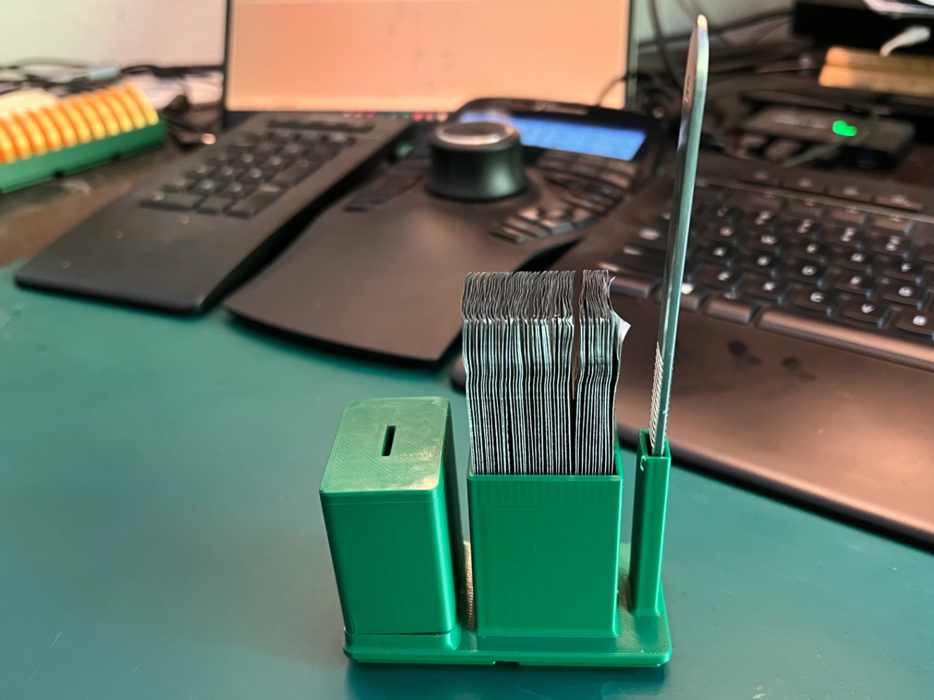 Gridfinity #3 Scalpel w/ Disposable Sharps Bin 来自 Ryan Meredith - MakerWorld