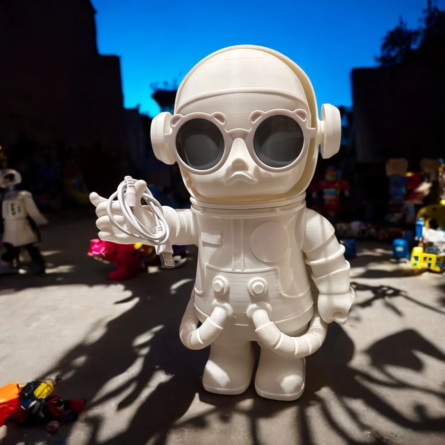 space molly raise hand 来自 jowenx1c MakerWorld：免费下载 3D 模型