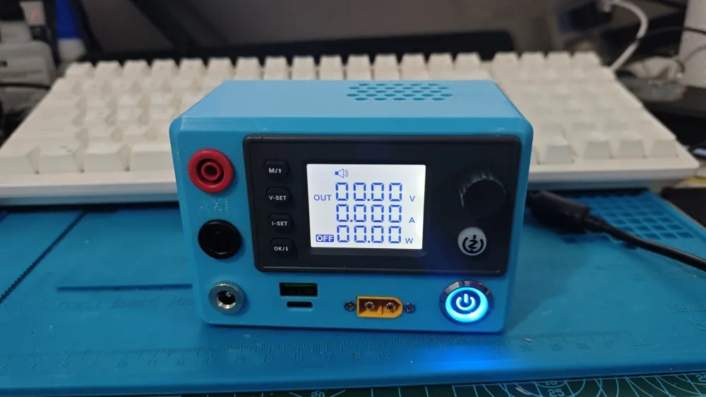 SK150数字可调电源外壳 SK150 来自 阿徐DIY MakerWorld：免费下载 3D 模型