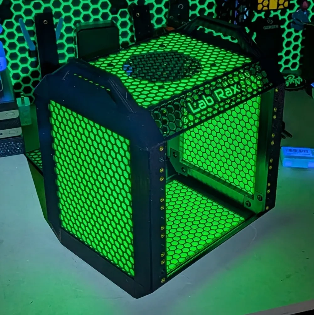Labrax 10英寸机架 - 模块化凸起六边形面板组 - 免费 3D 打印模型 - MakerWorld