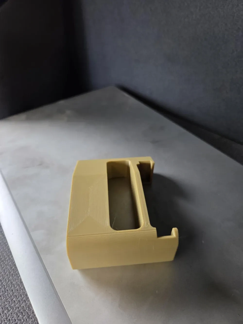 MB Sprinter 手机支架，适用于9种手机型号！ - 免费 3D 打印模型 - MakerWorld