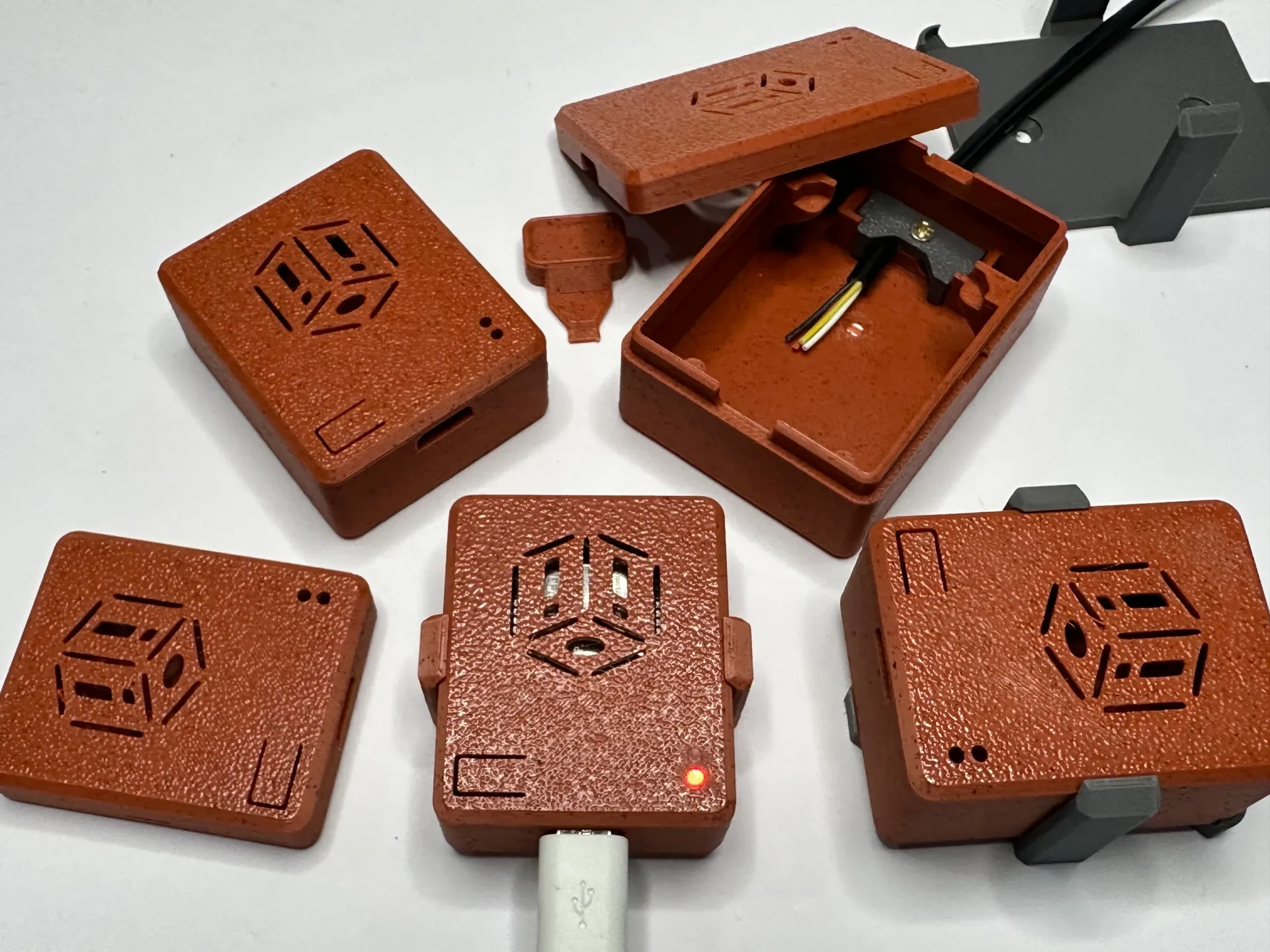 ESP32 D1 mini USB-C 接口保护壳 来自 i-BoxIt - MakerWorld