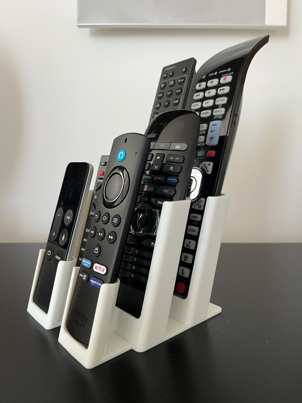 Remote control holder 4+2 compartment. 来自 MATRIXx - MakerWorld