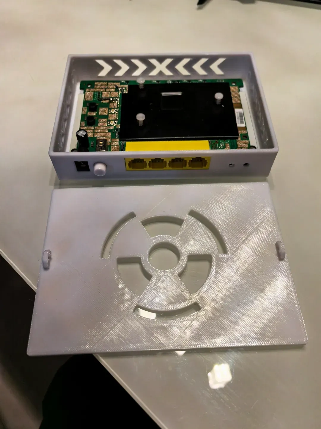 兆能 ZN-M2 路由器盒子/The ZN-M2 router box - 免费 3D 打印模型 - MakerWorld