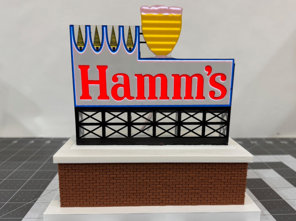 Miller Engineering O/HO 比例 Hamm's 标志底座 - 免费 3D 打印模型 - MakerWorld