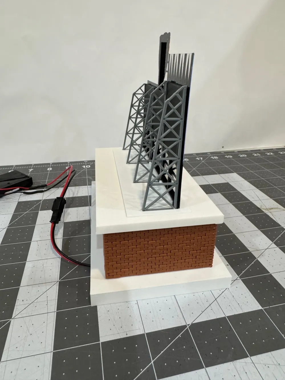 Miller Engineering O/HO 比例 Hamm's 标志底座 - 免费 3D 打印模型 - MakerWorld