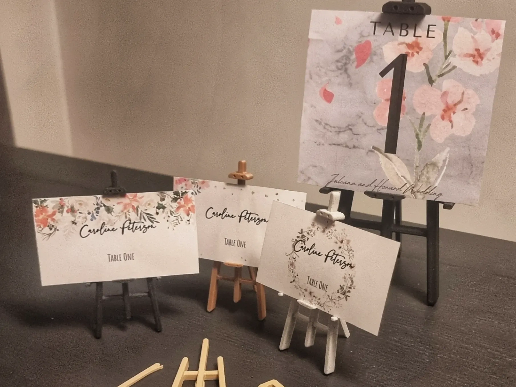 桌面和座位卡架画架 来自 Veracon Engineering - MakerWorld