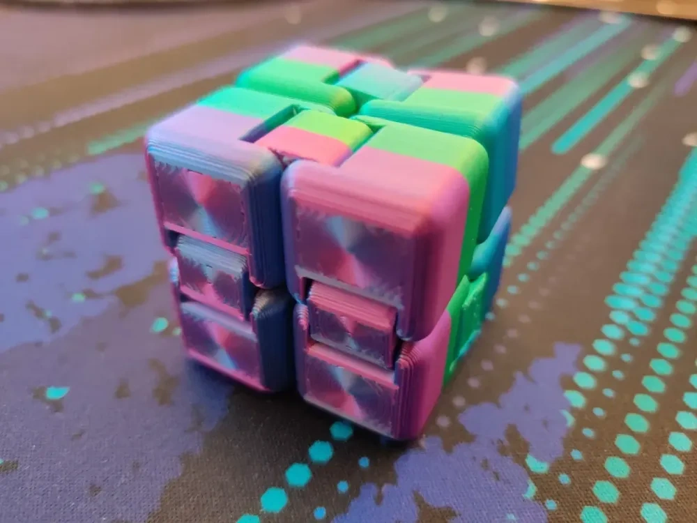 Yet Another Fidget Infinity Cube v2 来自 Austin Vojta MakerWorld：免费下载 3D 模型