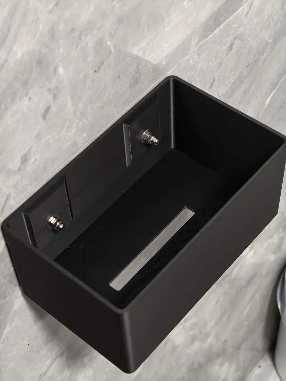 木纹质感壁挂式多功能卫生间纸巾盒 - 带智能马桶遥控器插槽 - 免费 3D 打印模型 - MakerWorld