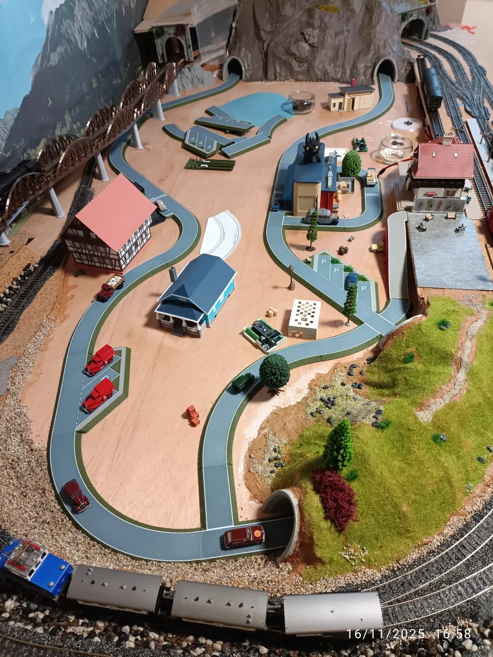 MrJ 移动车辆 v3 - 杂货店 - HO比例 来自 MrJ MakerWorld：免费下载 3D 模型