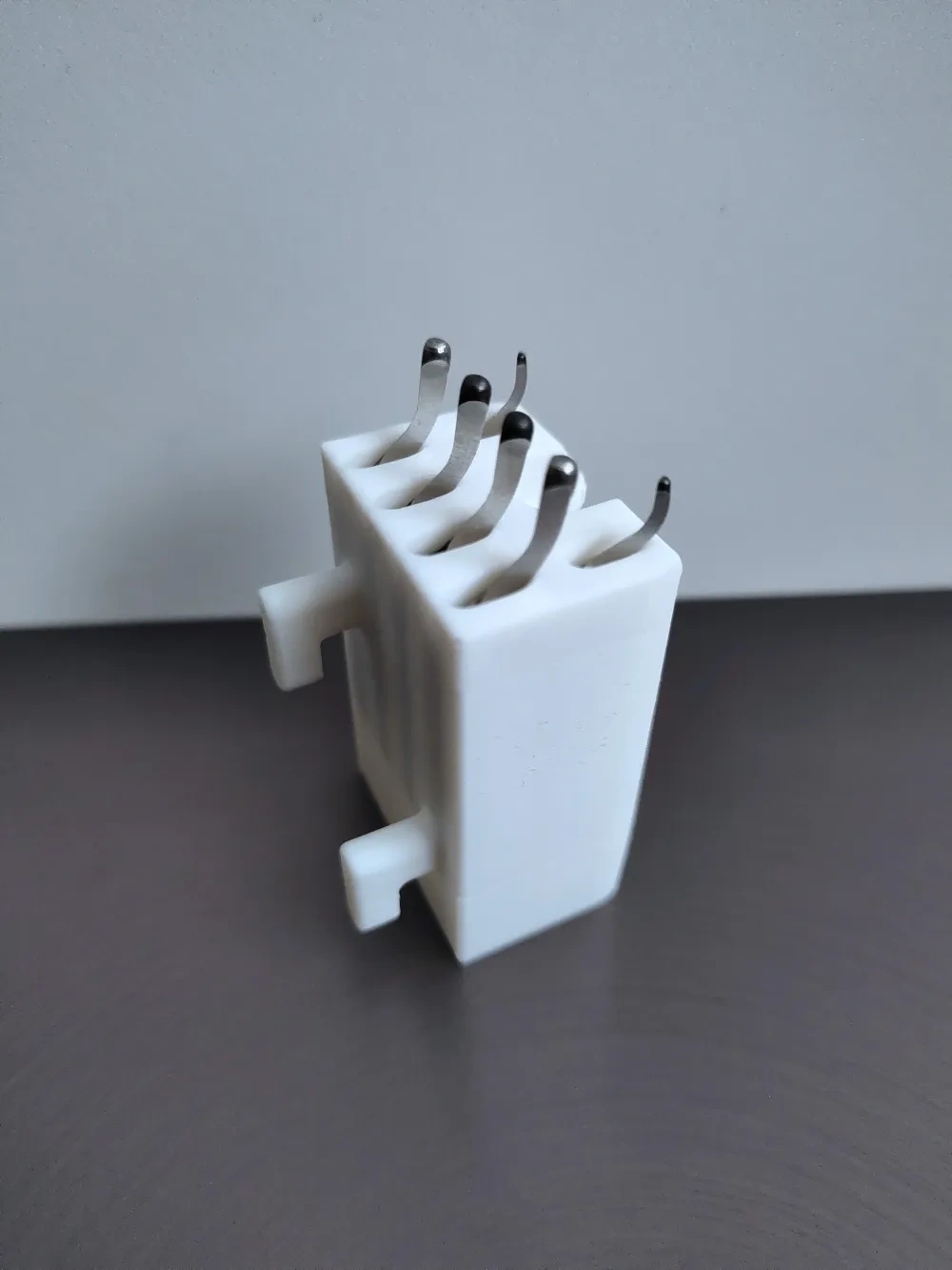 宜家斯考迪斯去毛刺工具架 来自 ReliQium MakerWorld：免费下载 3D 模型