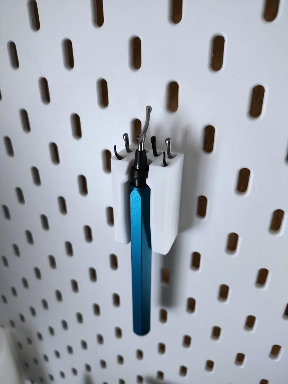 宜家斯考迪斯去毛刺工具架 来自 ReliQium MakerWorld：免费下载 3D 模型