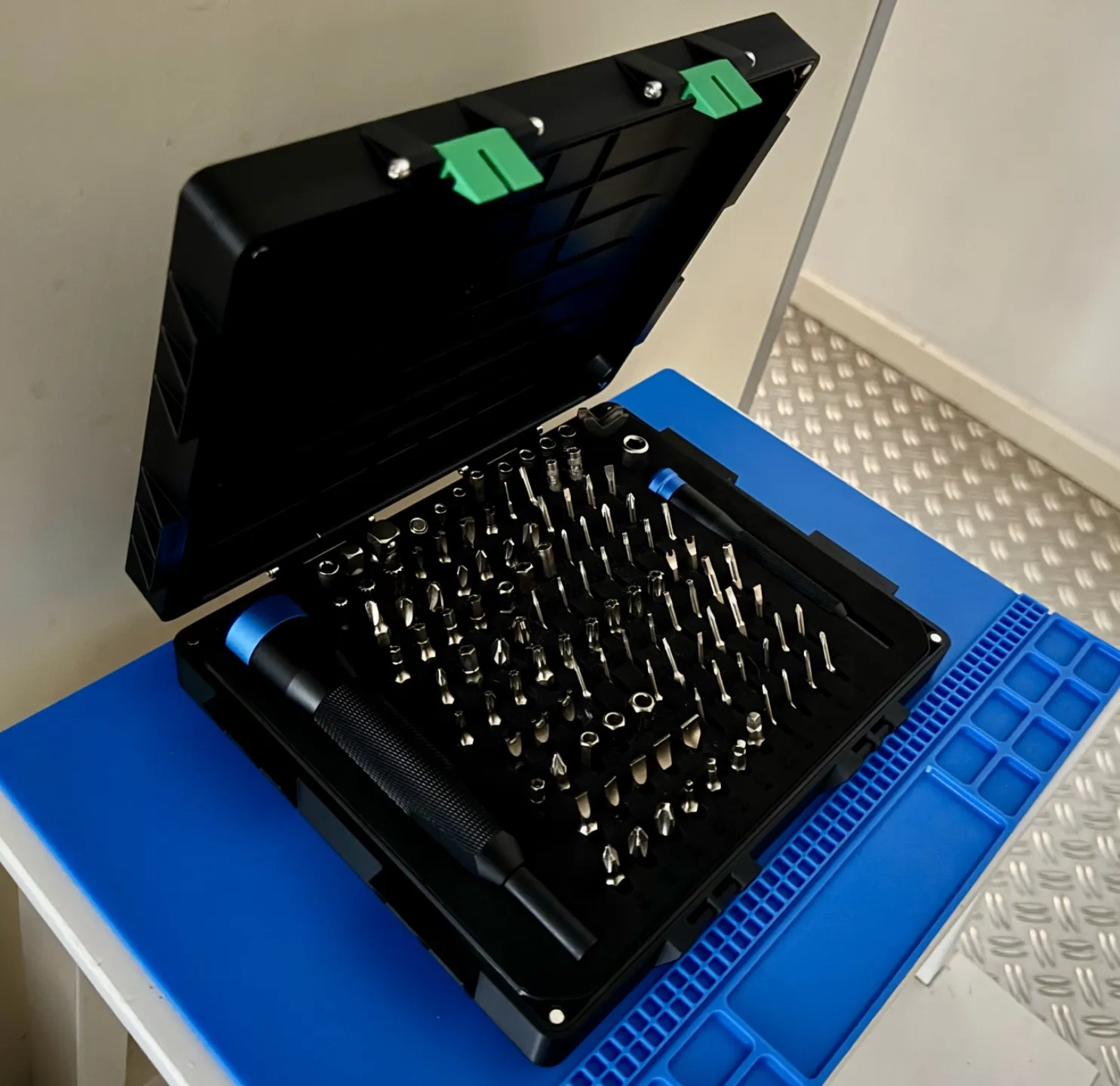 iFixit Manta 支架框架 来自 4D Projection - MakerWorld