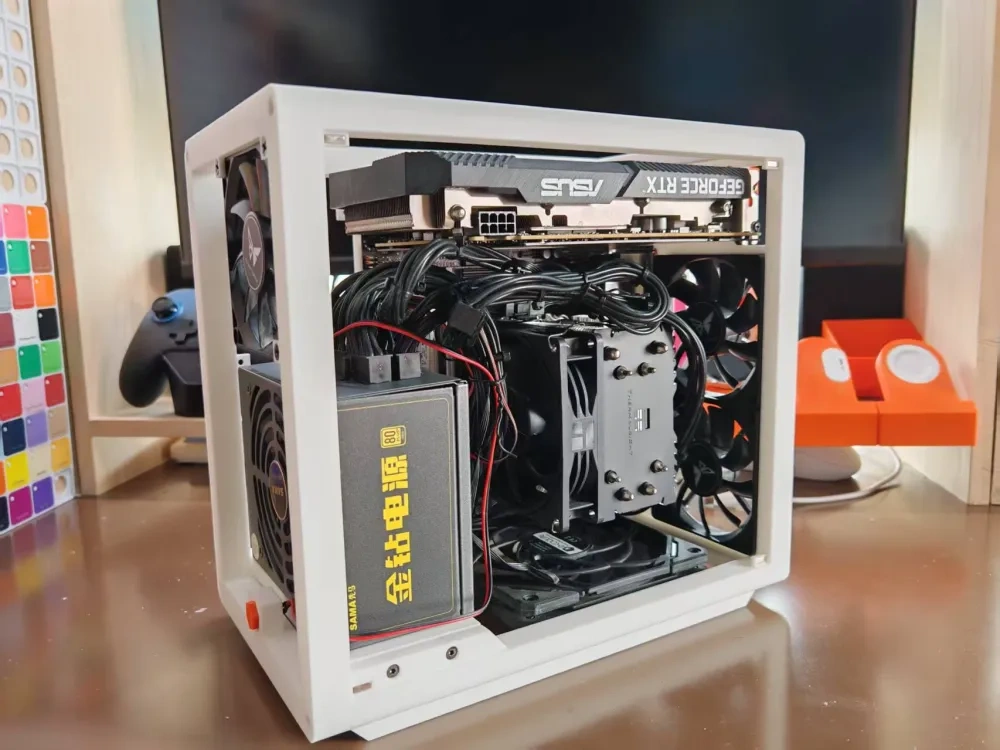 ITX直插式机箱（ITX direct-plug computer case） 来自 五彩斑斓的黑 MakerWorld：免费下载 3D 模型