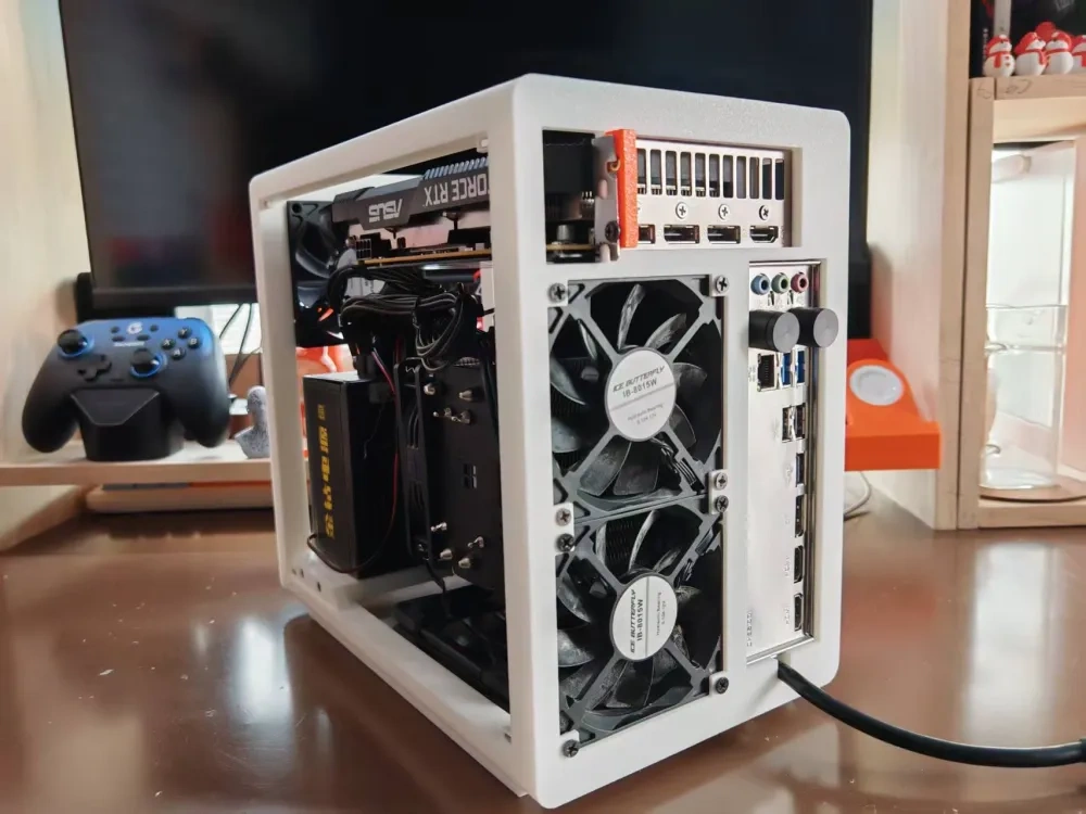 ITX直插式机箱（ITX direct-plug computer case） 来自 五彩斑斓的黑 MakerWorld：免费下载 3D 模型