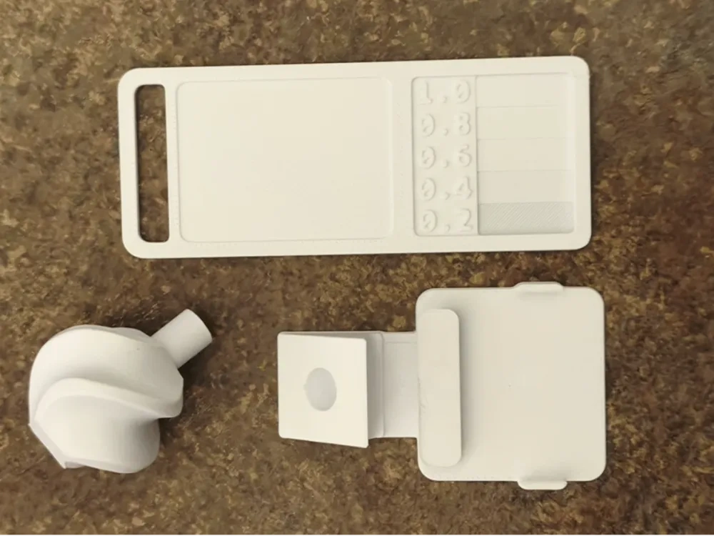 卡片支架 + 一体式样品 来自 kalvas MakerWorld：免费下载 3D 模型