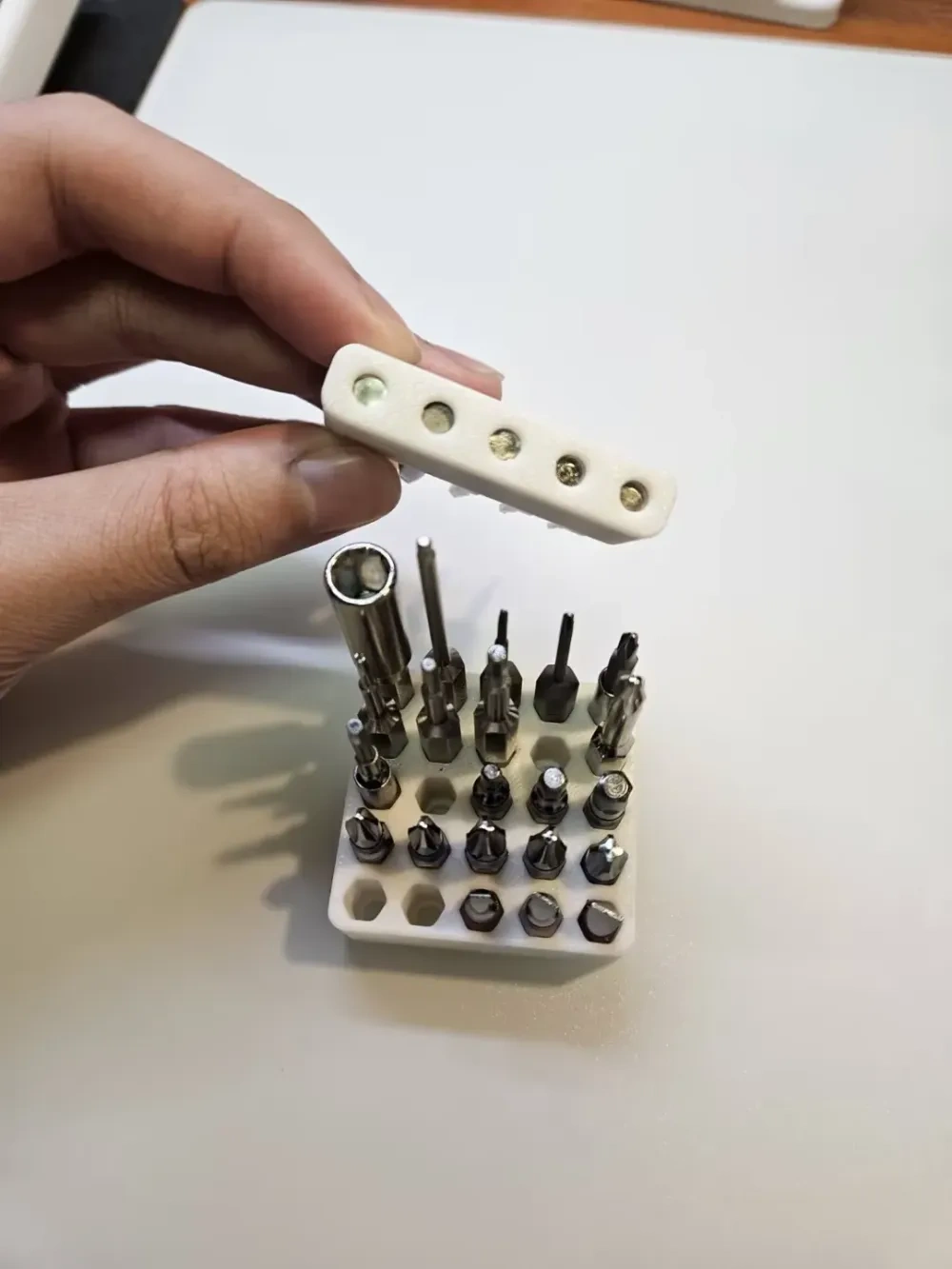 6.35mm批头收纳盒（底部镂空可顶出批头）Screwdriver Bit Storage Box 来自 vakahala MakerWorld：免费下载 3D 模型