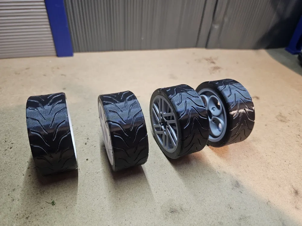 TPU 1:10 RC轮胎 (R888胎面花纹) - 免费 3D 打印模型 - MakerWorld