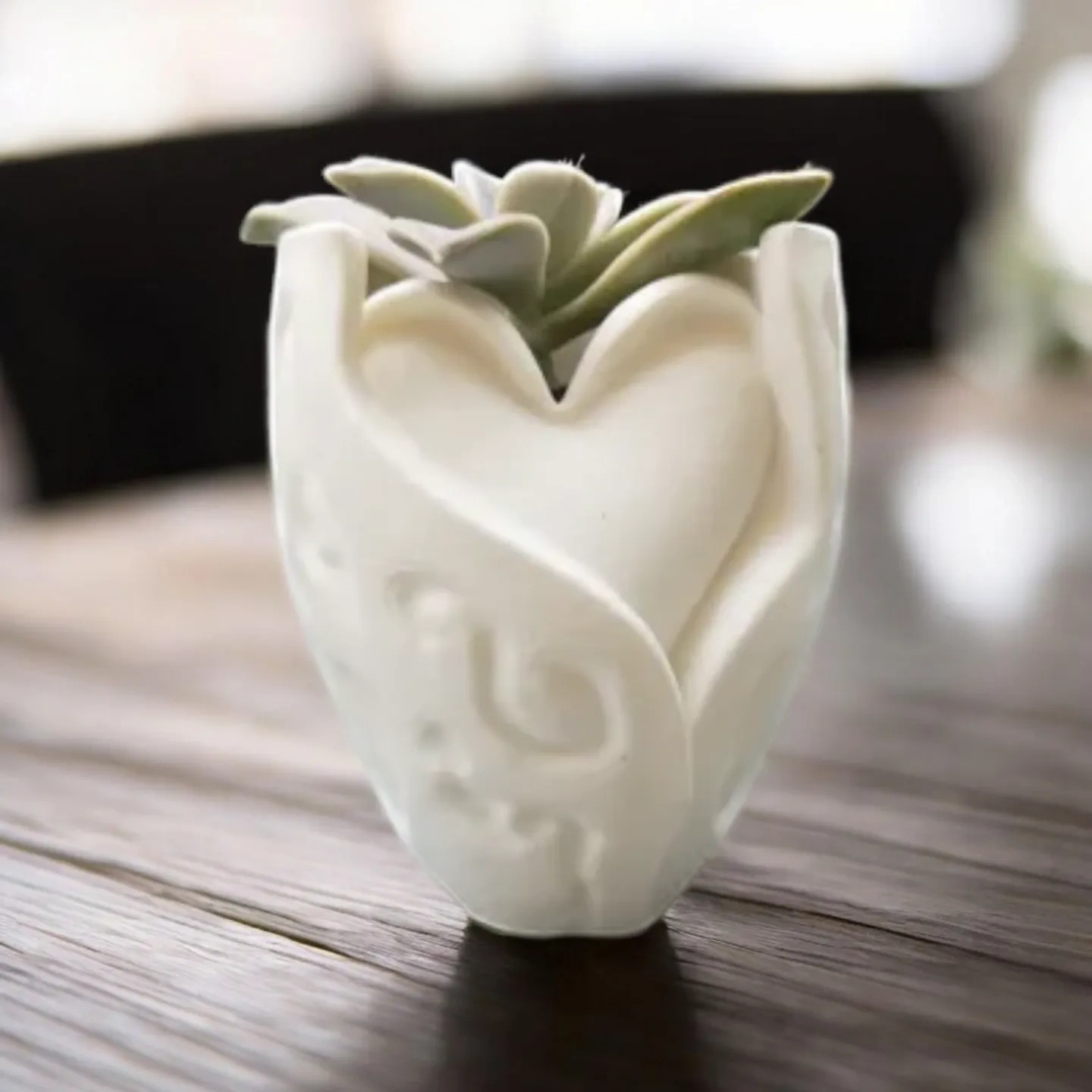 Decorative Vase - Elegant Heart-Shaped Design 来自 Eclipse 3D - MakerWorld