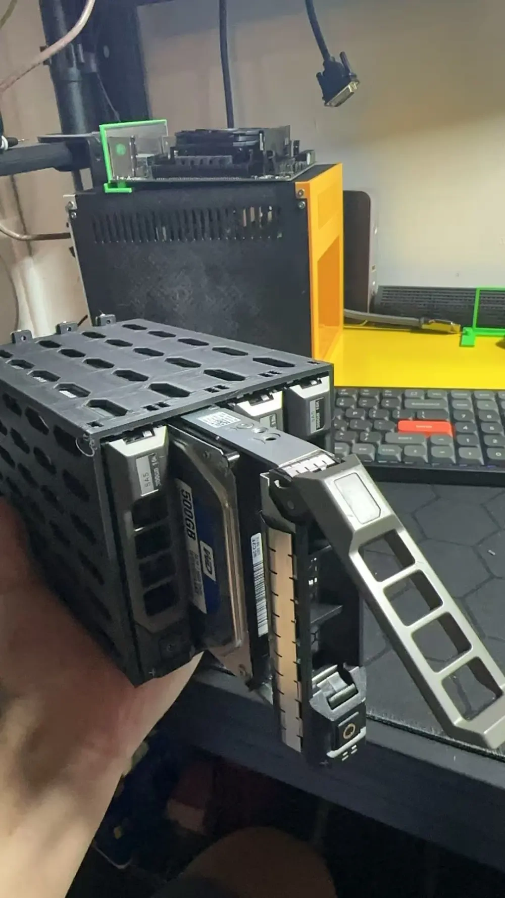 NAS机箱 来自 Aron MakerWorld：免费下载 3D 模型