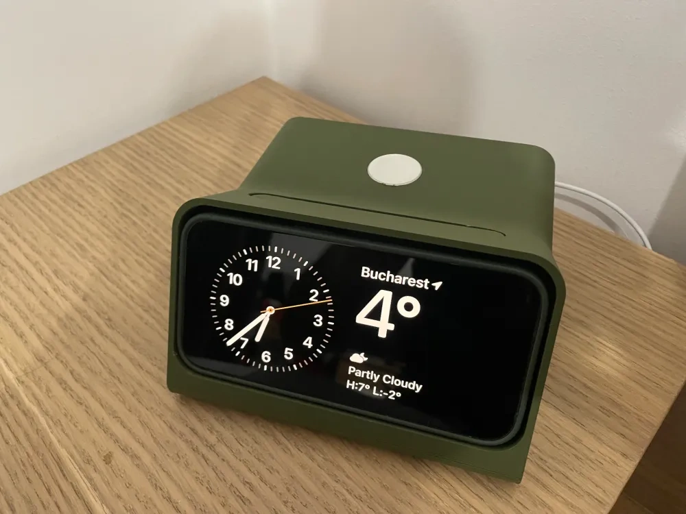 iPhone 12-15 带壳底座及Apple Watch充电器 二次创作 - 来自 perg MakerWorld：免费下载 3D 模型