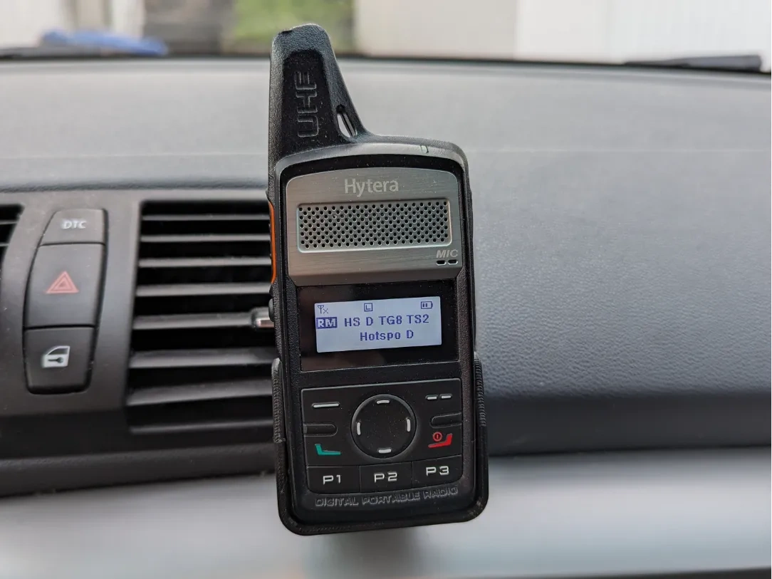 海能达 PD365 支架 来自 waheiko81 MakerWorld：免费下载 3D 模型