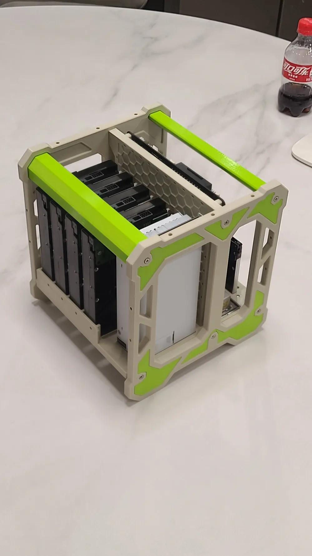 QNAS FRAMEWORK V1 开放式NAS 适配ITX主板 来自 丫丫赶海 MakerWorld：免费下载 3D 模型