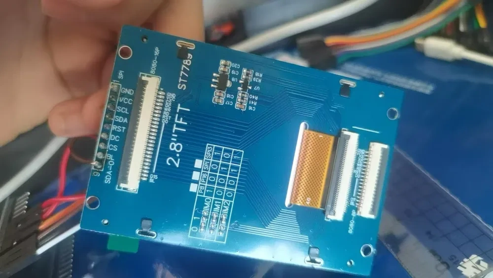 2.8寸屏幕外壳 - 免费 3D 打印模型 - MakerWorld